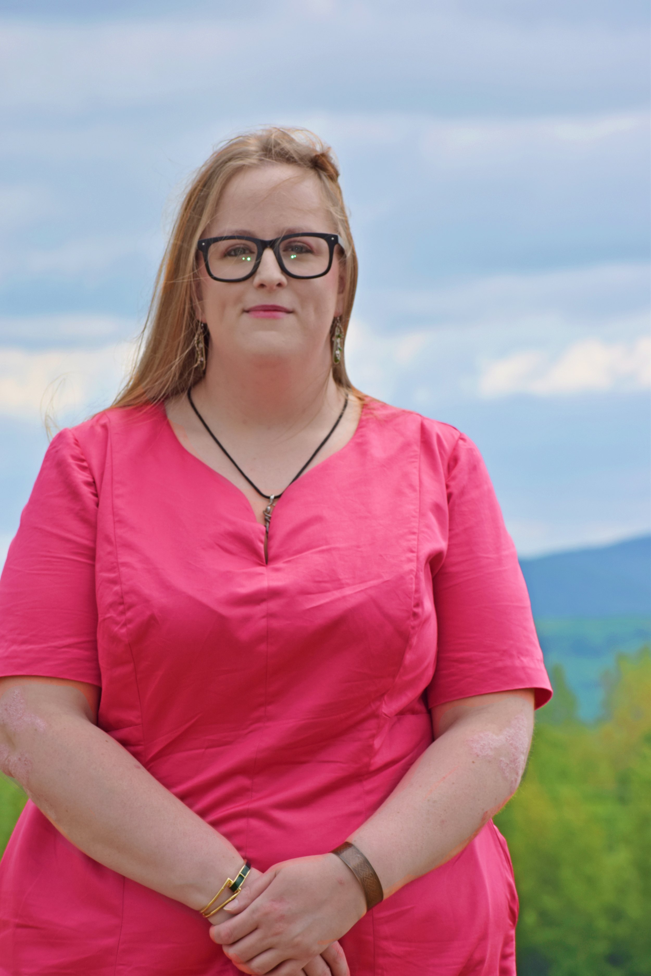 Bio — Lara Bessette