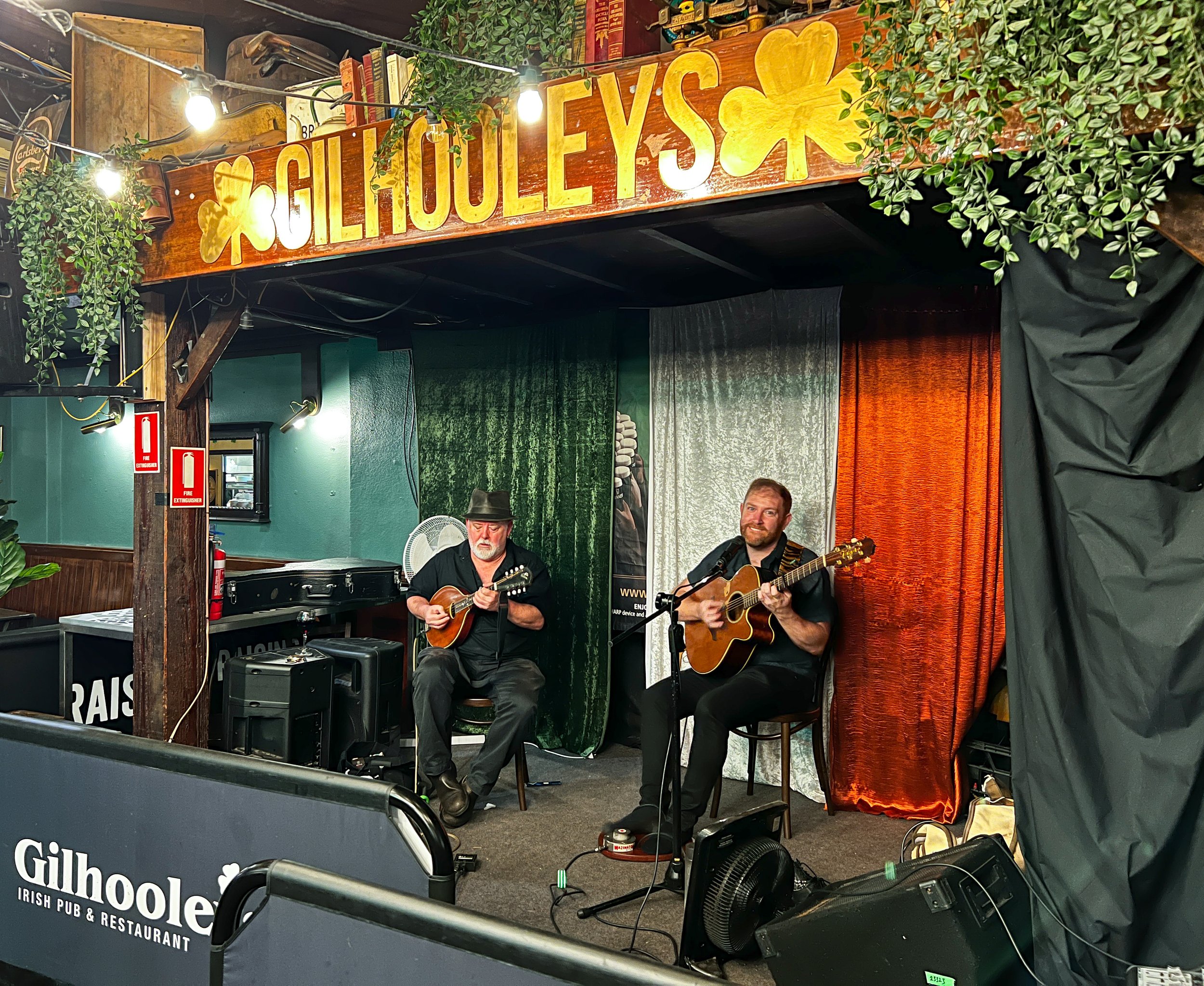 Gilhooleys Irish Pub & Restaurant