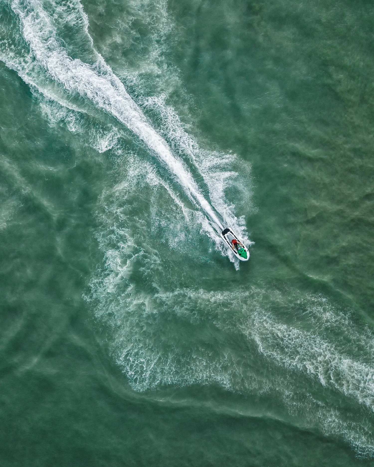 What is a good swell for boating? — DECKEE