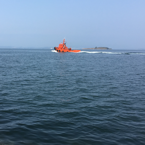 Towing a disabled boat in the water: 9 steps — DECKEE