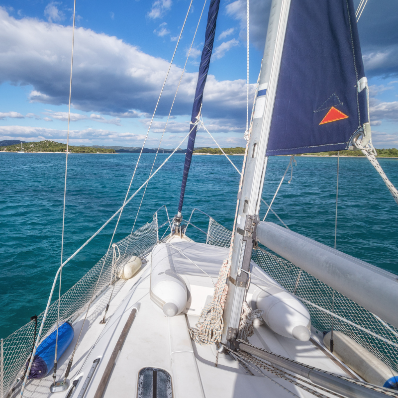 In-mast furling mainsail: Pros and cons — DECKEE