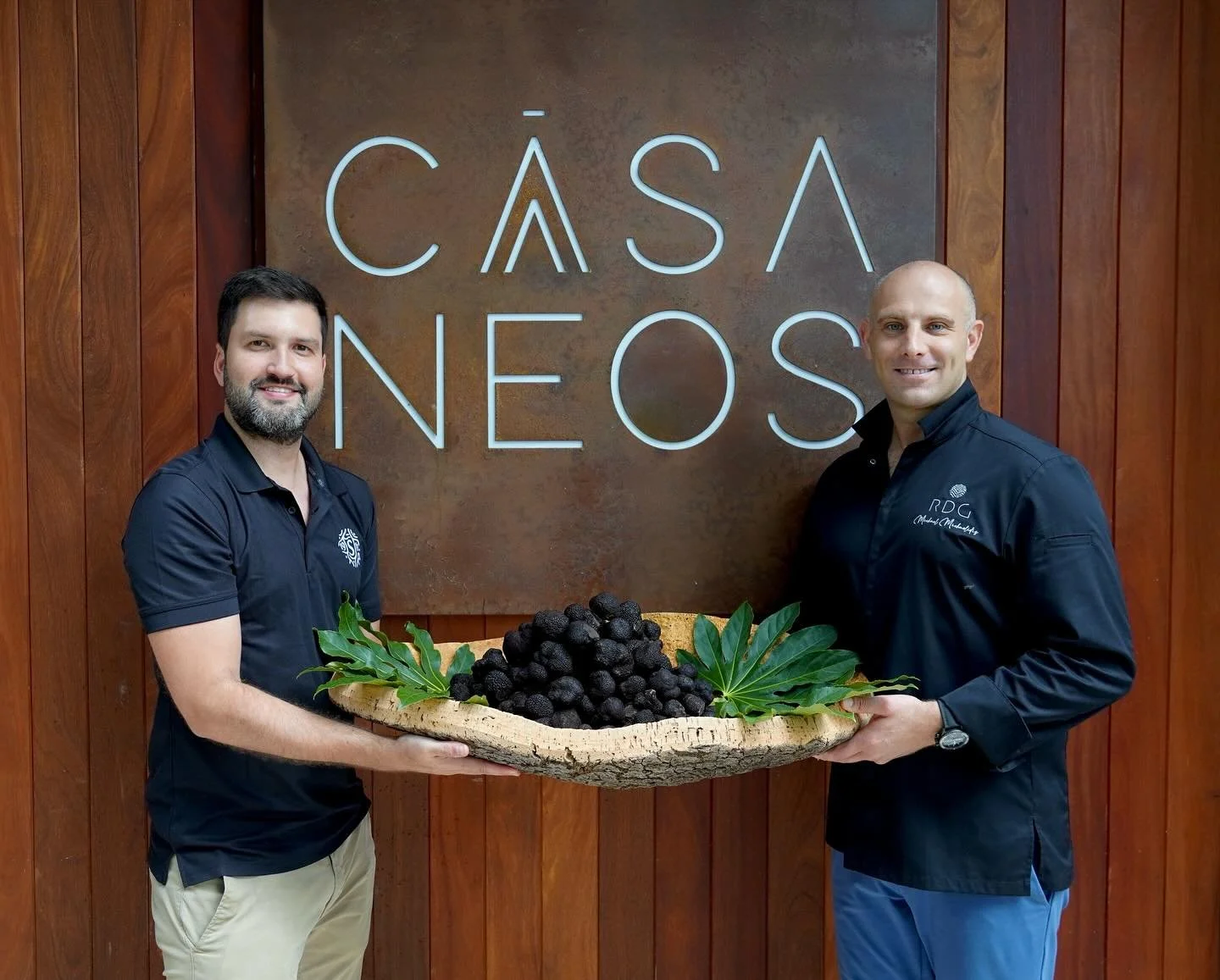 CASA NEOS | Restaurant, Beach Club, and Dock & Dine Service in Miami