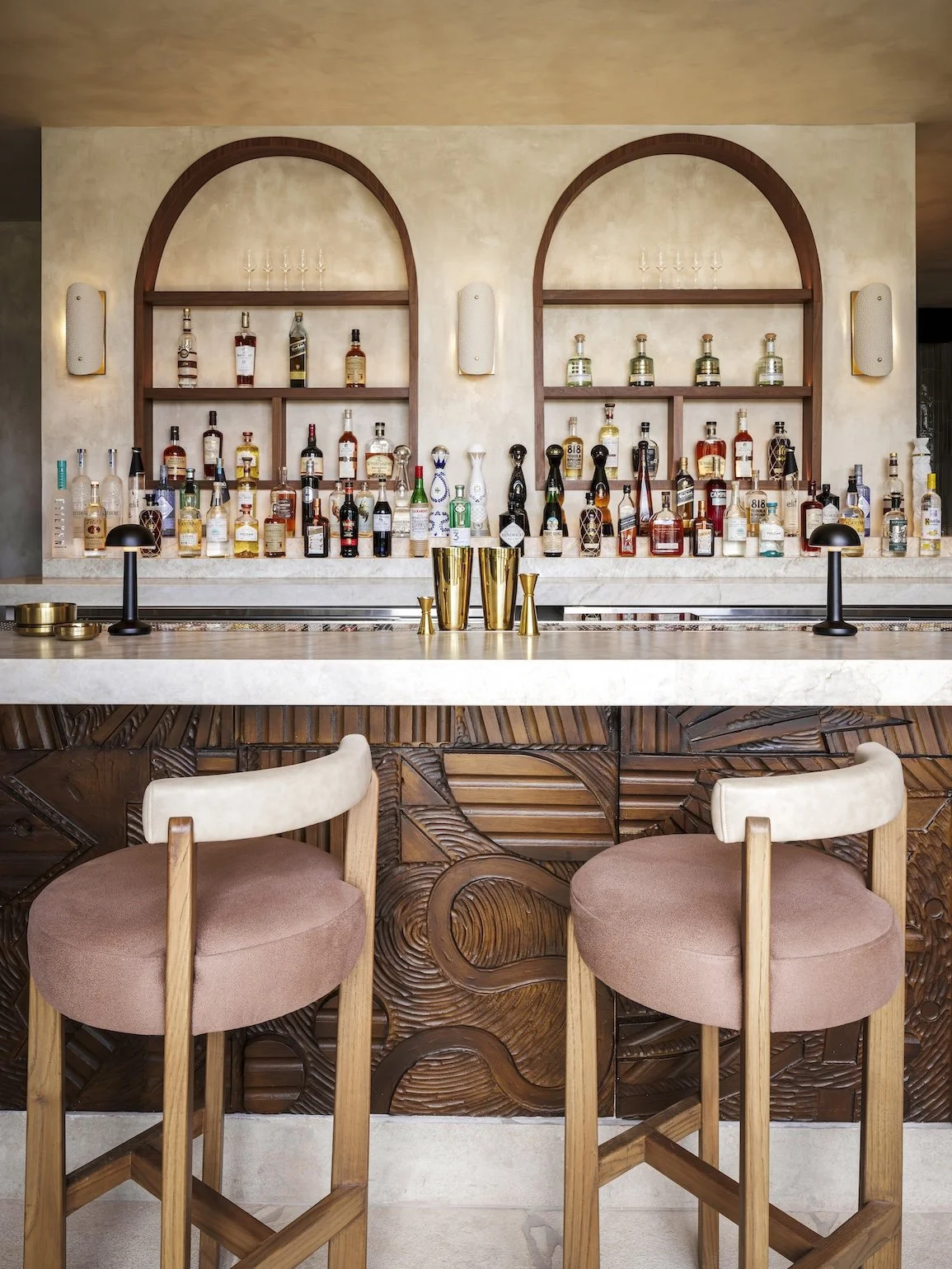 CASA NEOS | Restaurant, Beach Club, and Dock & Dine Service in Miami