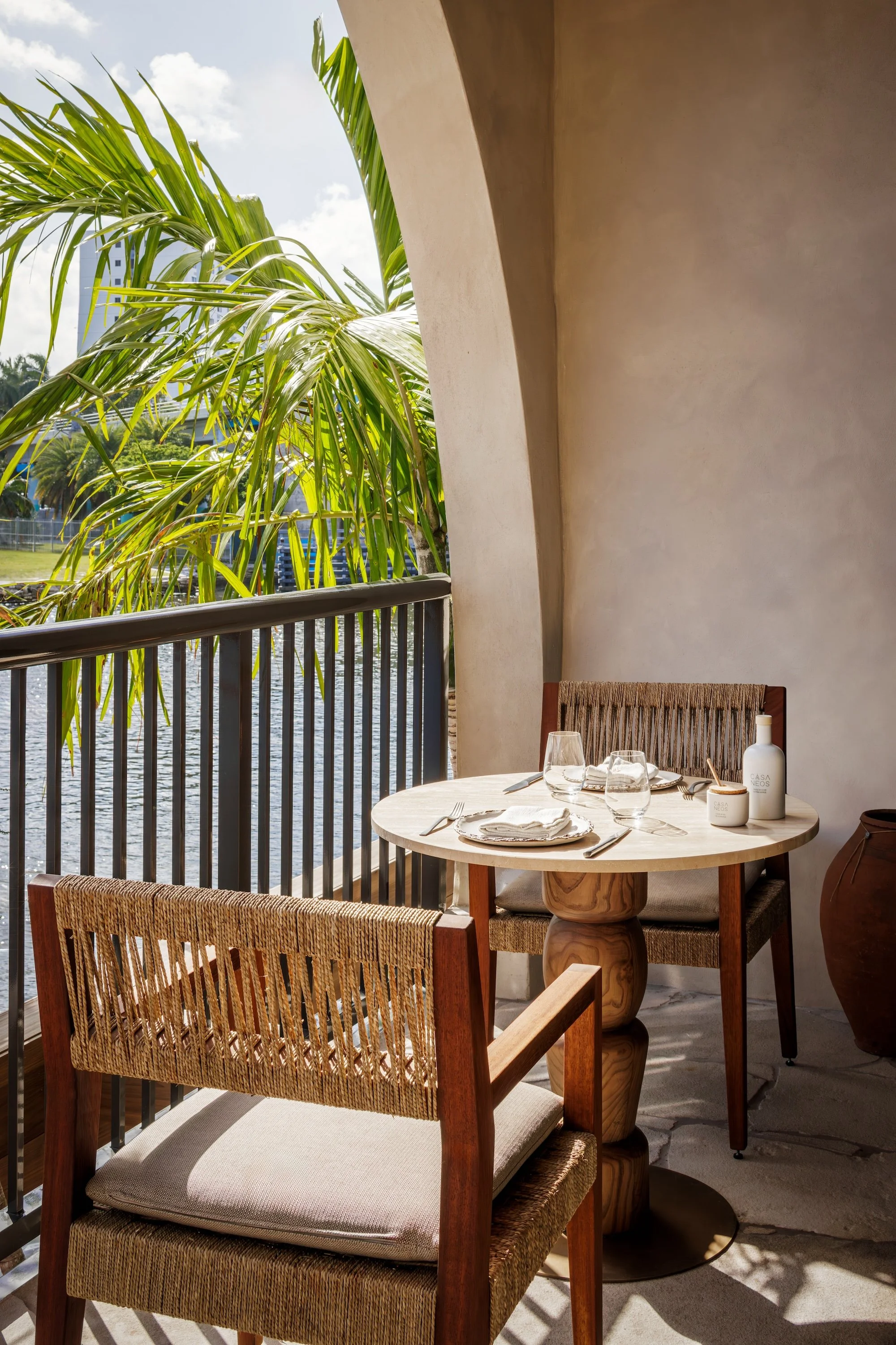 Brunch & Dinner Reservations in Miami | CASA NEOS