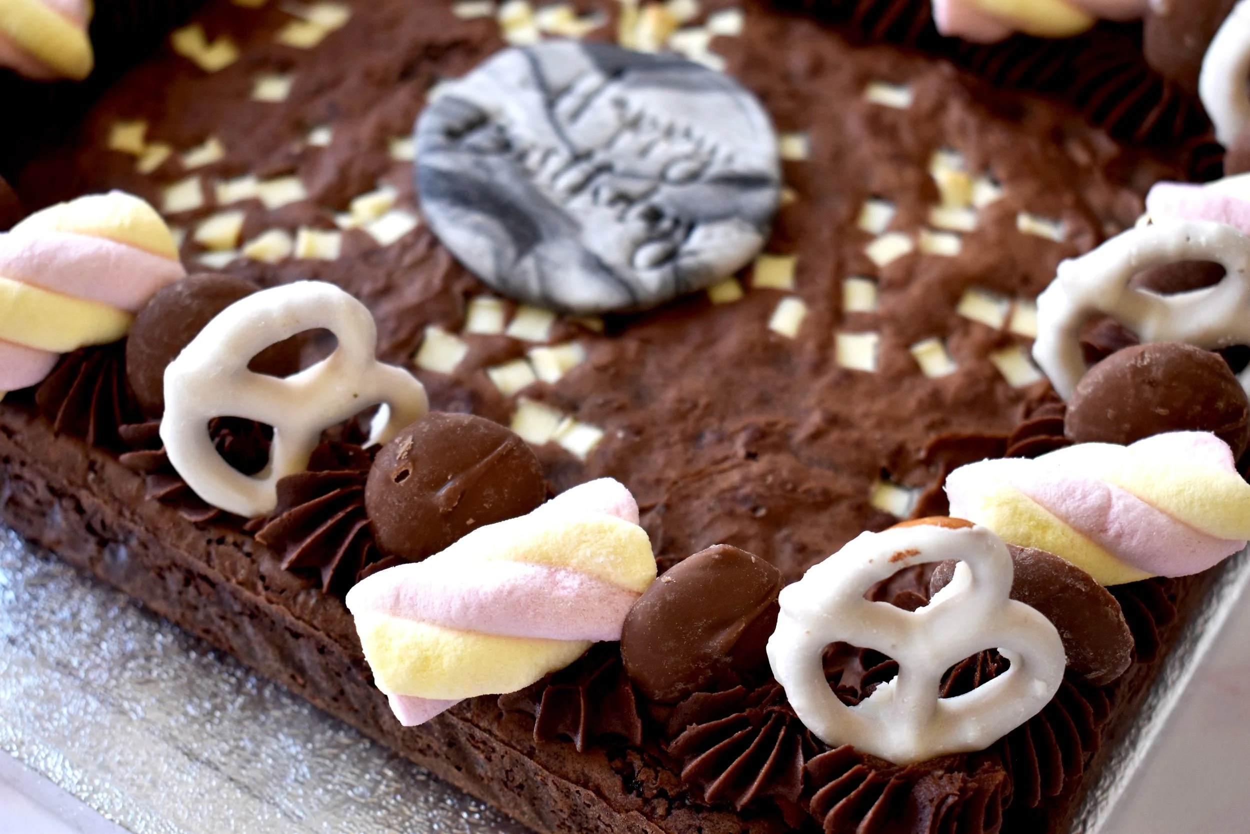 Contact 1 — Skye Cakes