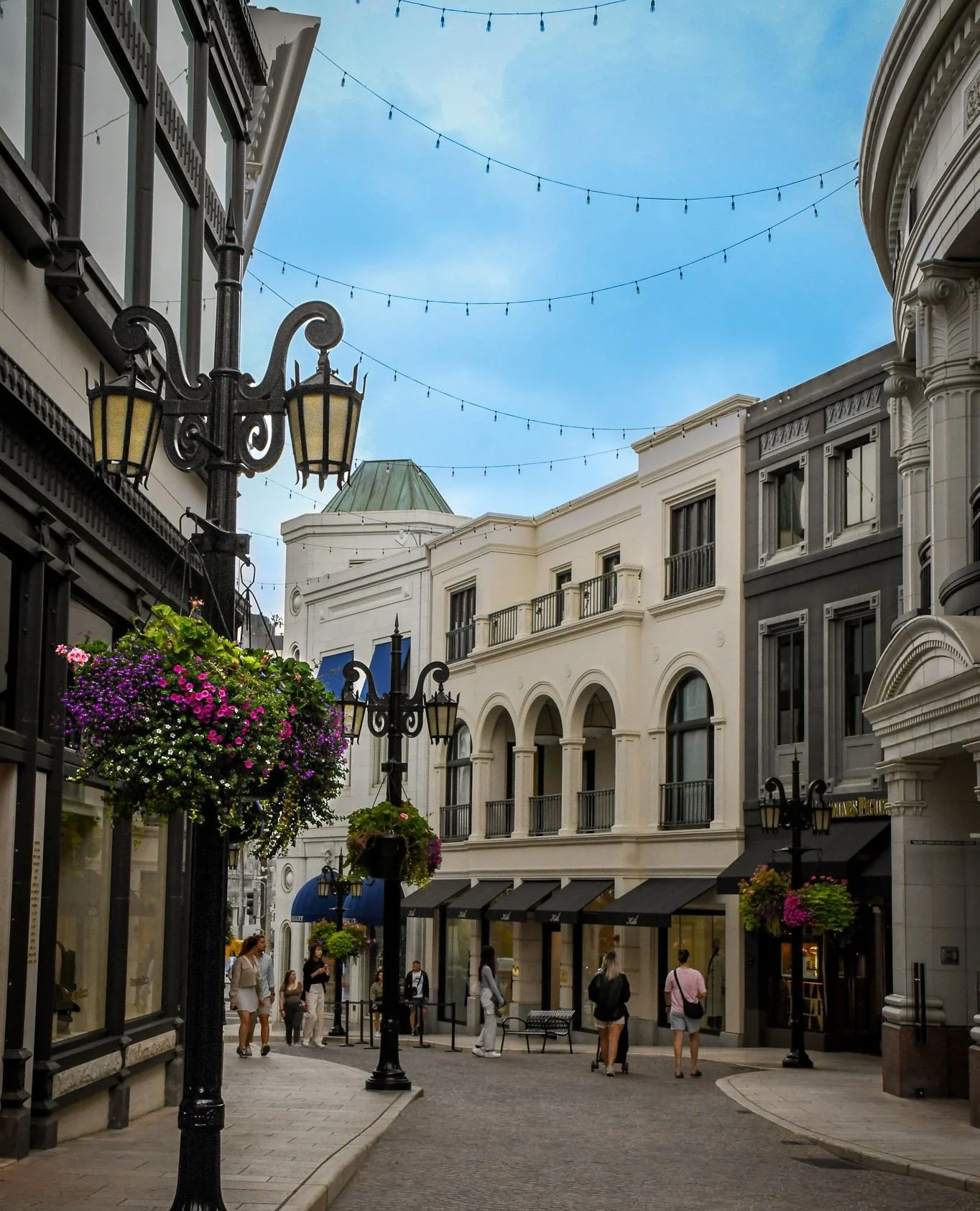 RODEO DRIVE – THE INTERSECTION OF LUXURY, FASHION AND ENTERTAINMENT