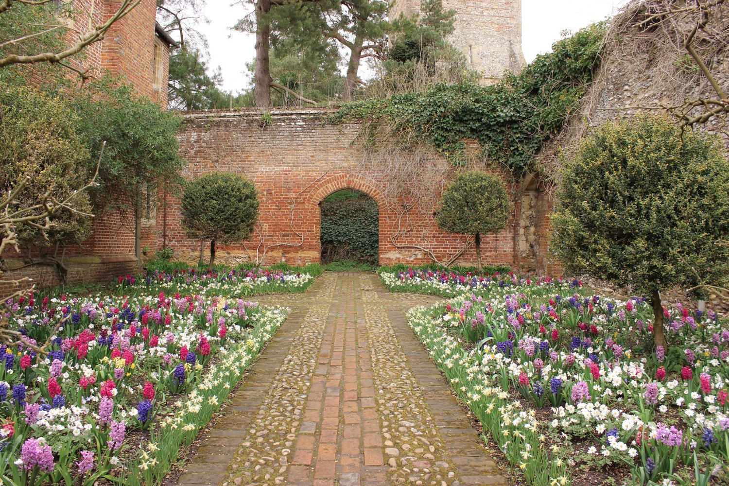 19 wonderful gardens in South East England (+ map)