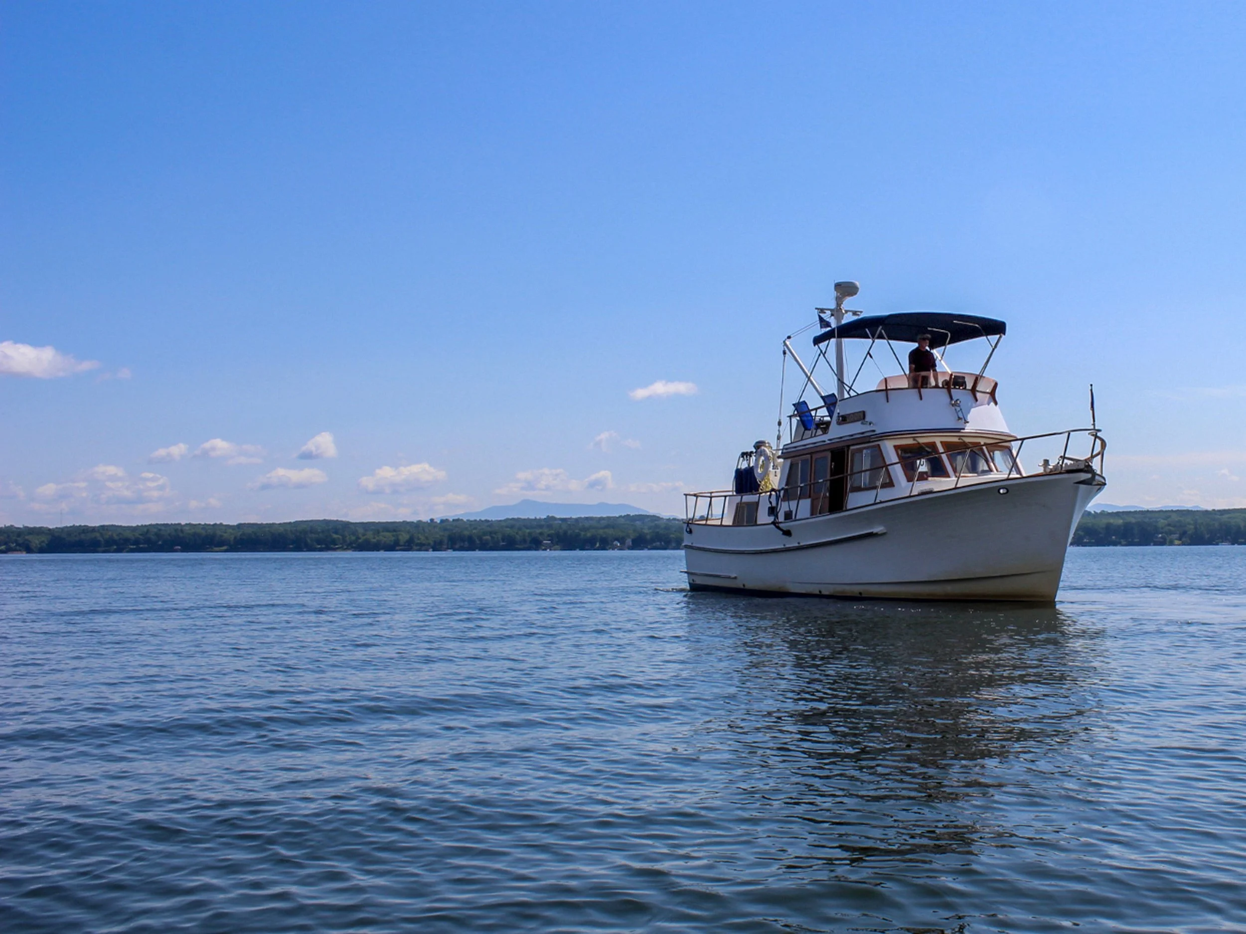 Cruise Lake Champlain