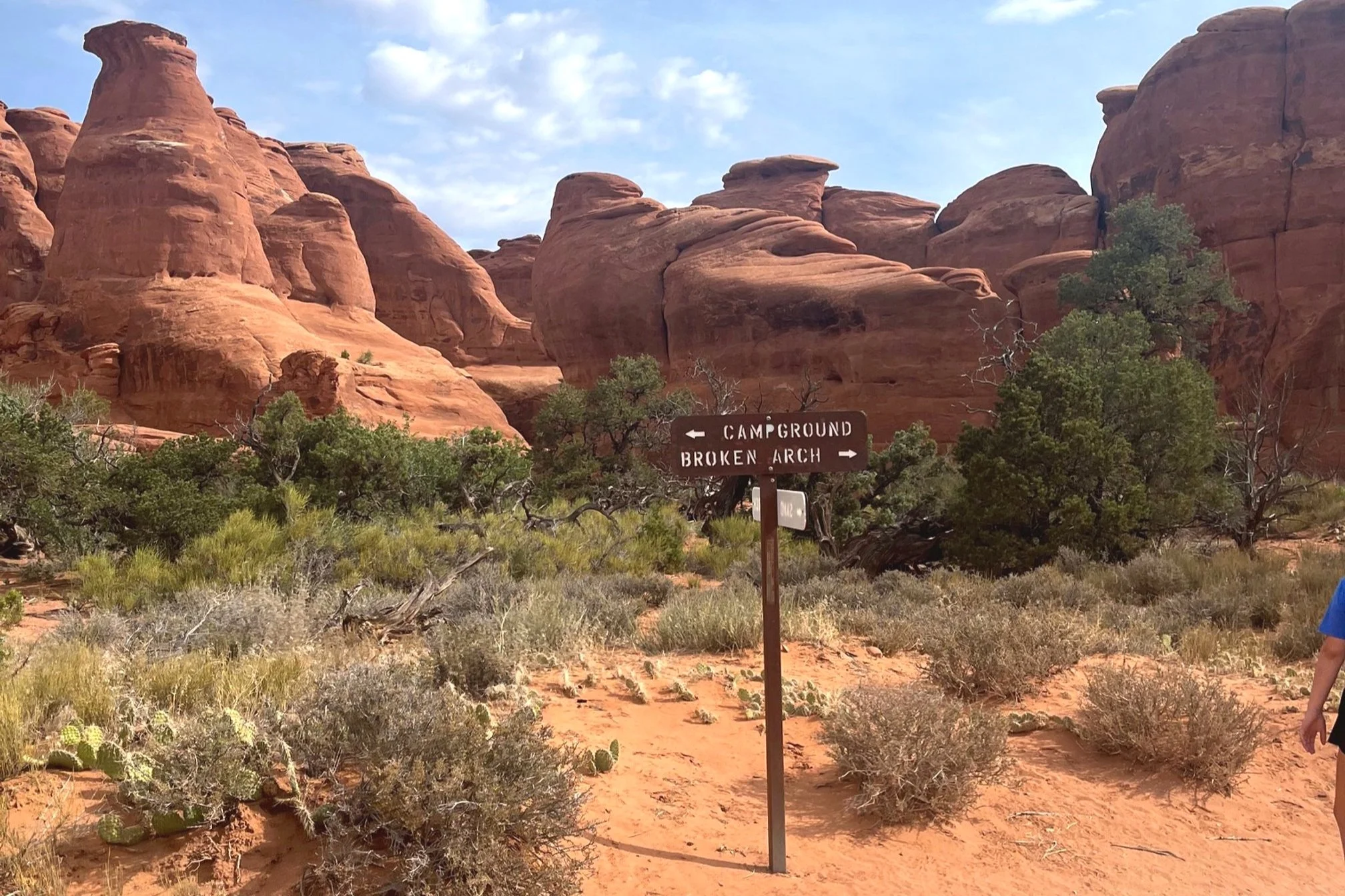 Sand Dune Arch and Broken Arch Trail Guide in Arches National Park