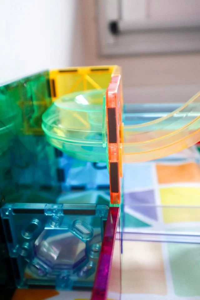 Ball Run Using Magnetic Tiles — Breezing Through