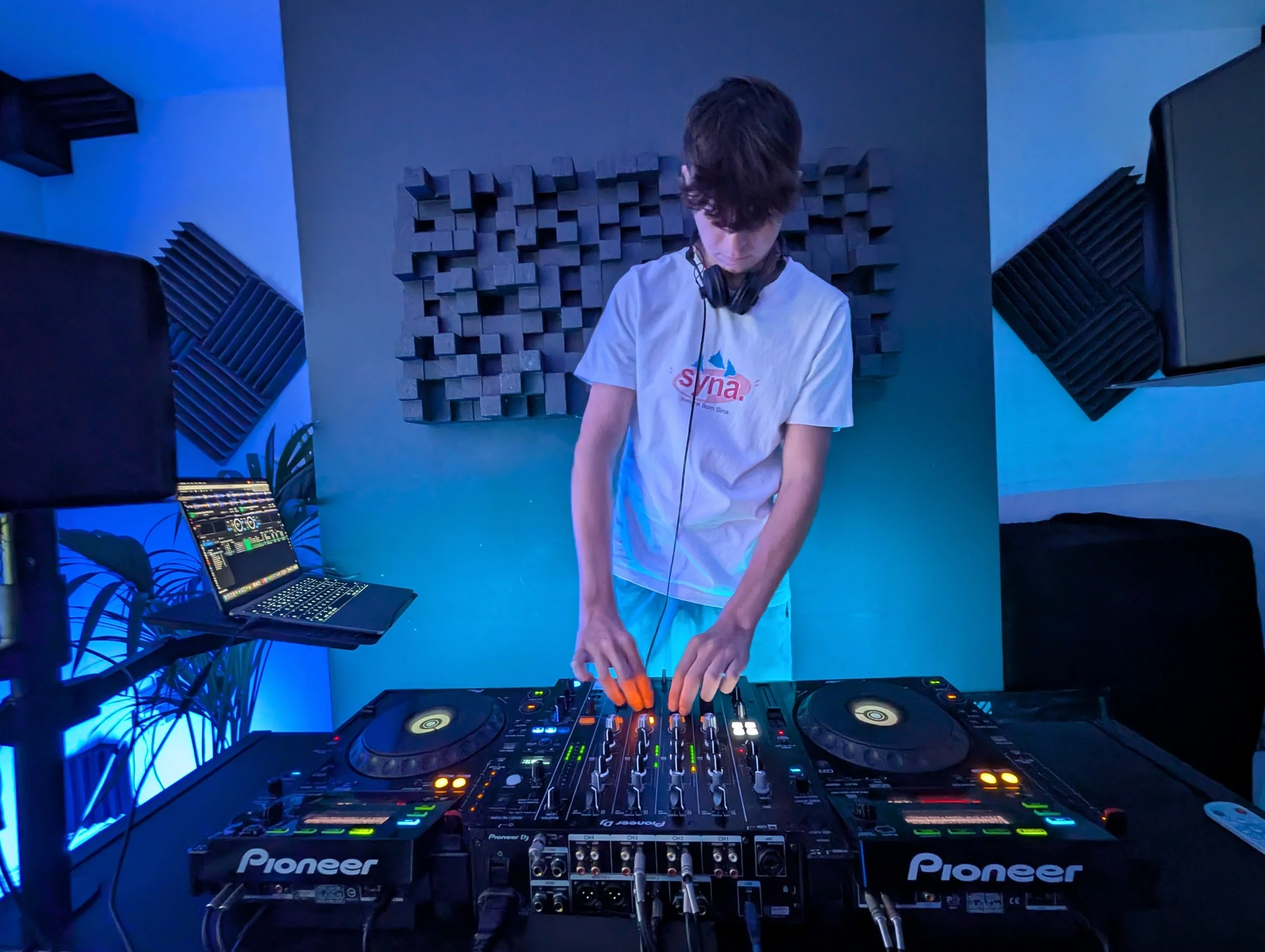 DJ Lessons | Warrington | 1-on-1 Courses for All Levels