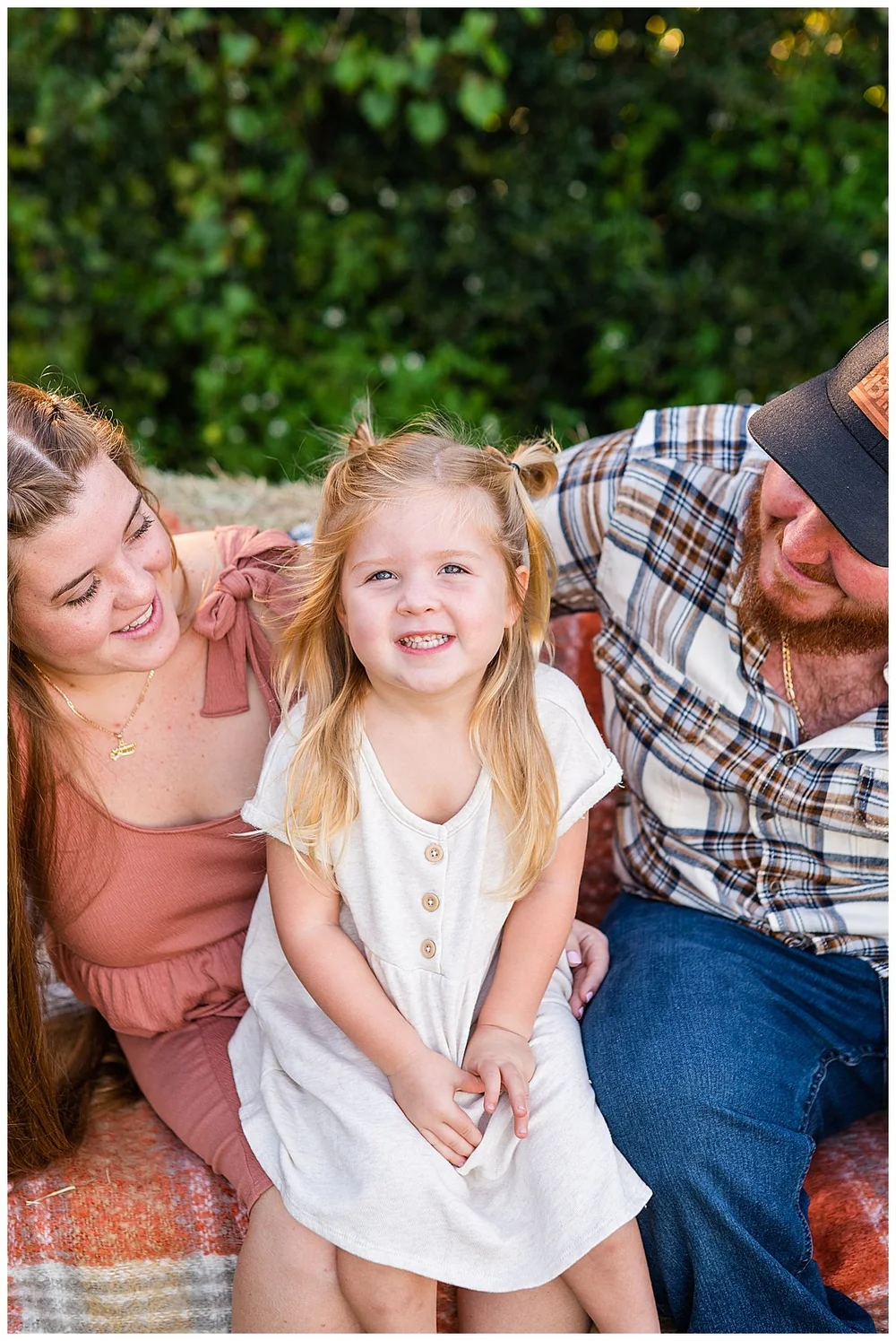 Fall Hay Couch Mini Sessions — Savannah Hoban Photography - Family ...