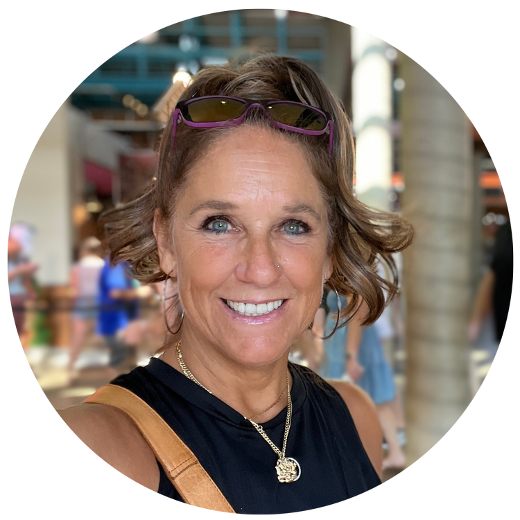 Robyn Cavallaro | Realtor® | Travel Vlogger