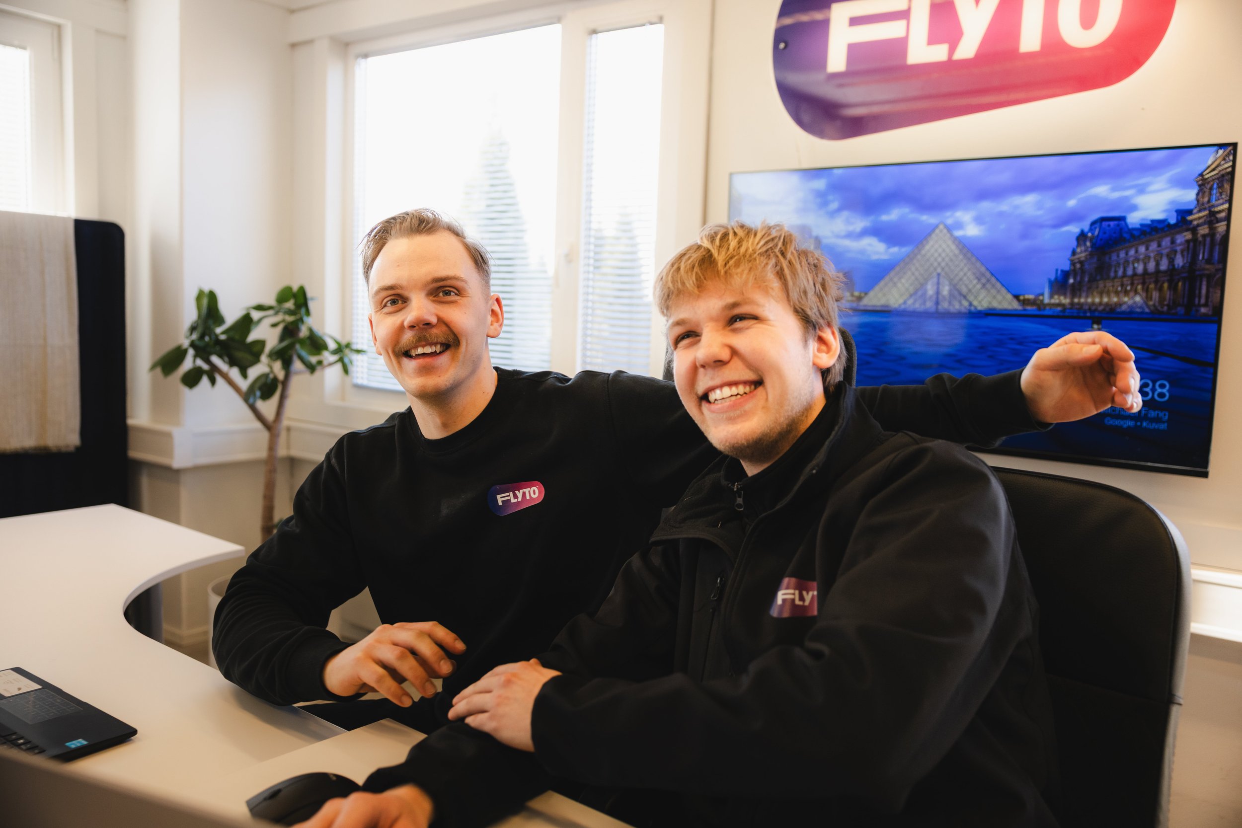 Contact us | Flyto removal company - Flyto