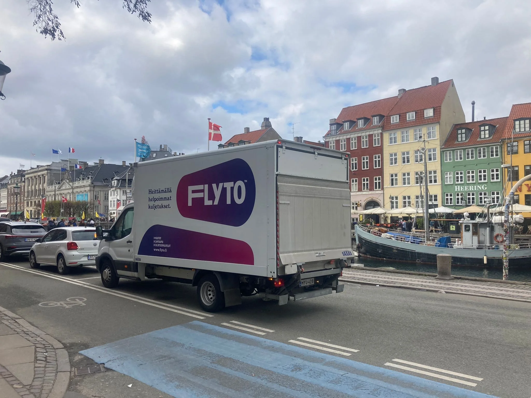 Ulkomaanmuutto nopeasti ja luotettavasti - Muuttopalvelu Flyto — Flyto