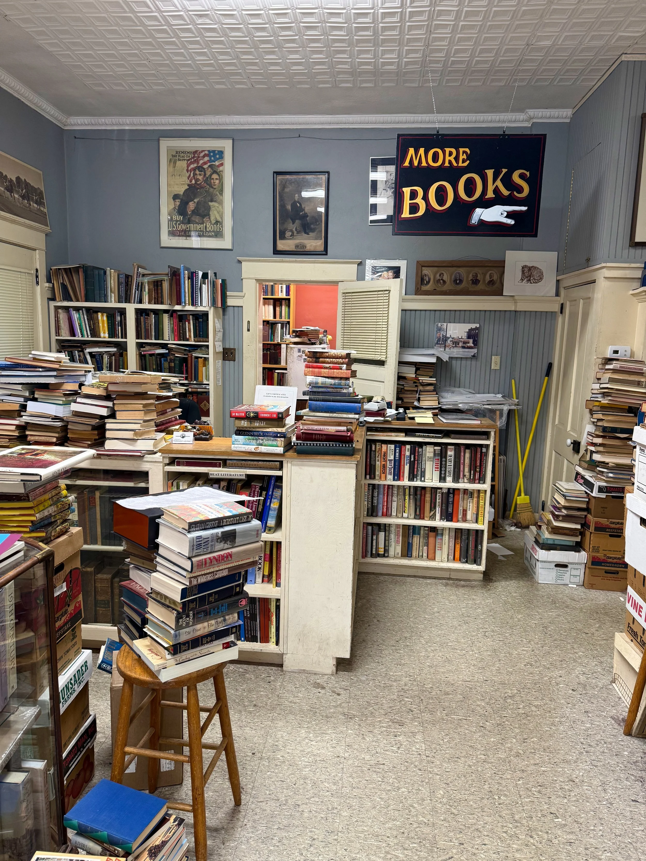Black Swan Books in Lexington, Ky — A Book and A Dog