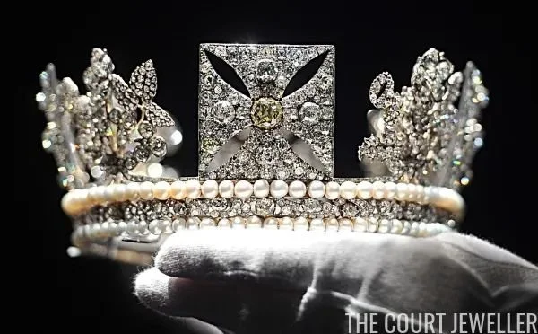 The Coronation: 5 Ideas for Brides to Adapt the Exquisite Style of ...