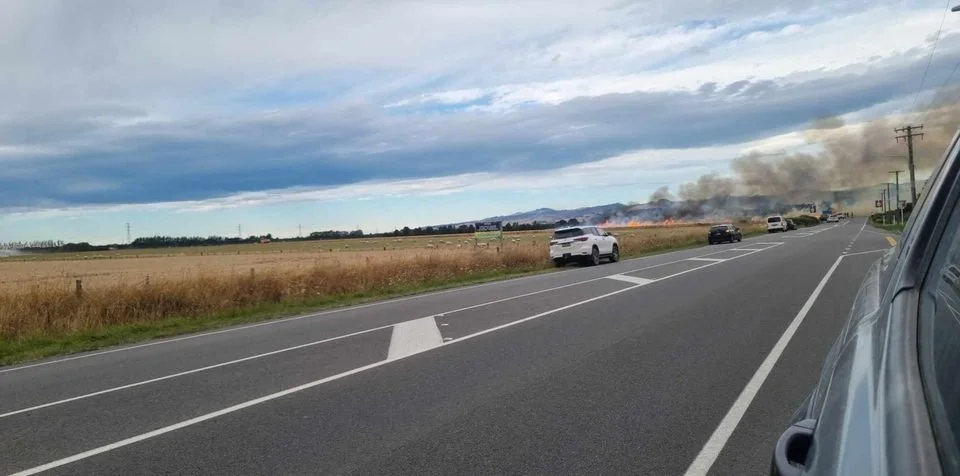 Firefighters battling large scrub fire in Springston, Selwyn - Chris ...