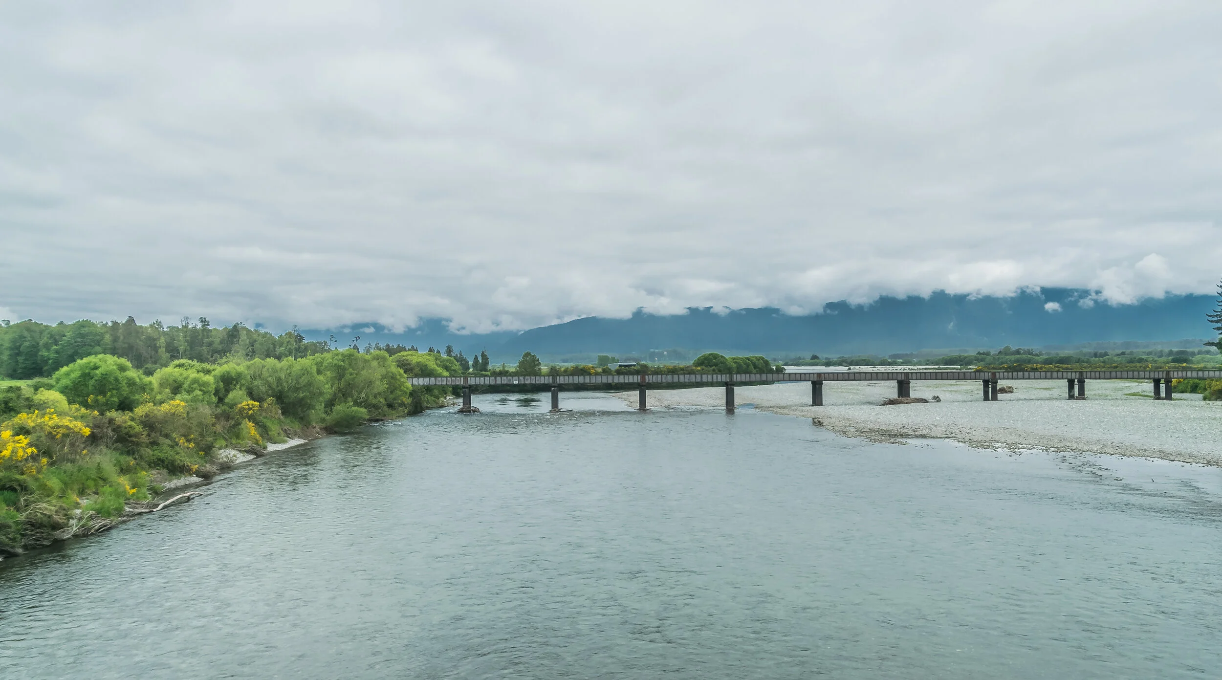 Search for man missing after falling off raft on West Coast river ...