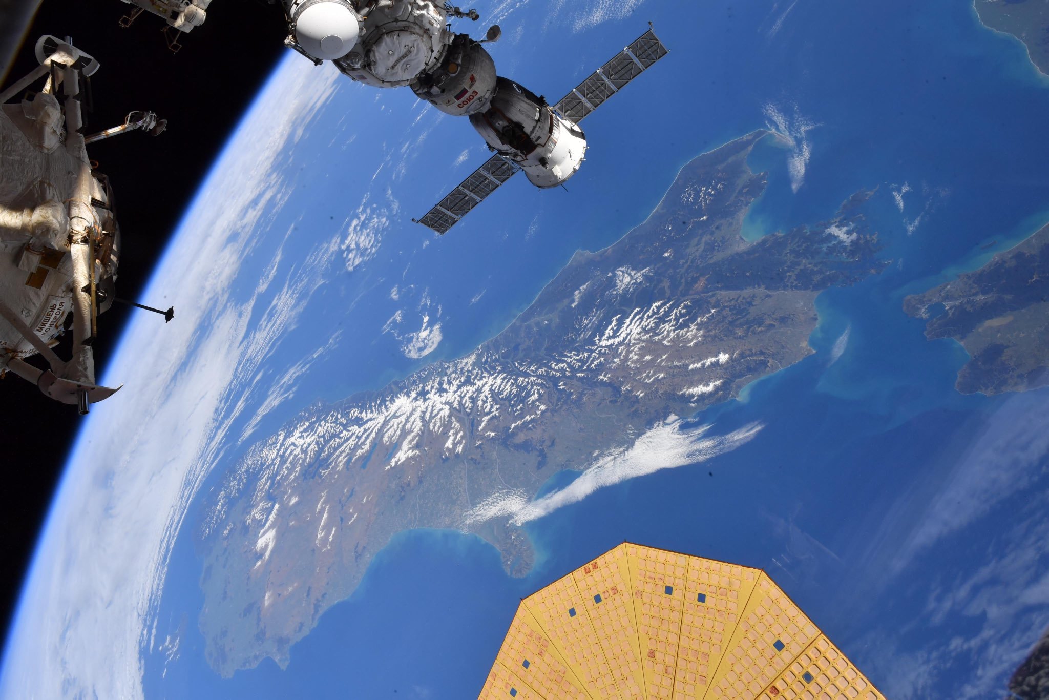Astronaut teases French colleague with incredible New Zealand space ...