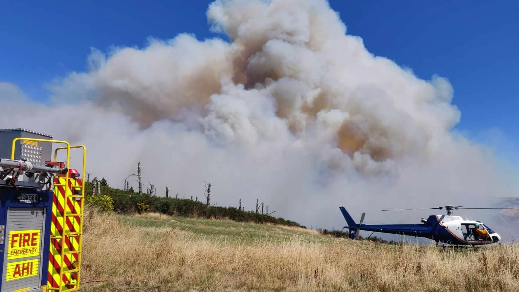 More fire crews, helicopters battling Port Hills fires - Chris Lynch Media