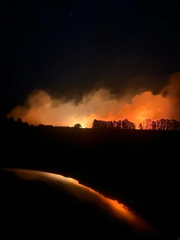 Large fire in Kirwee contained, but Fire and Emergency issue warning - Chris Lynch Media