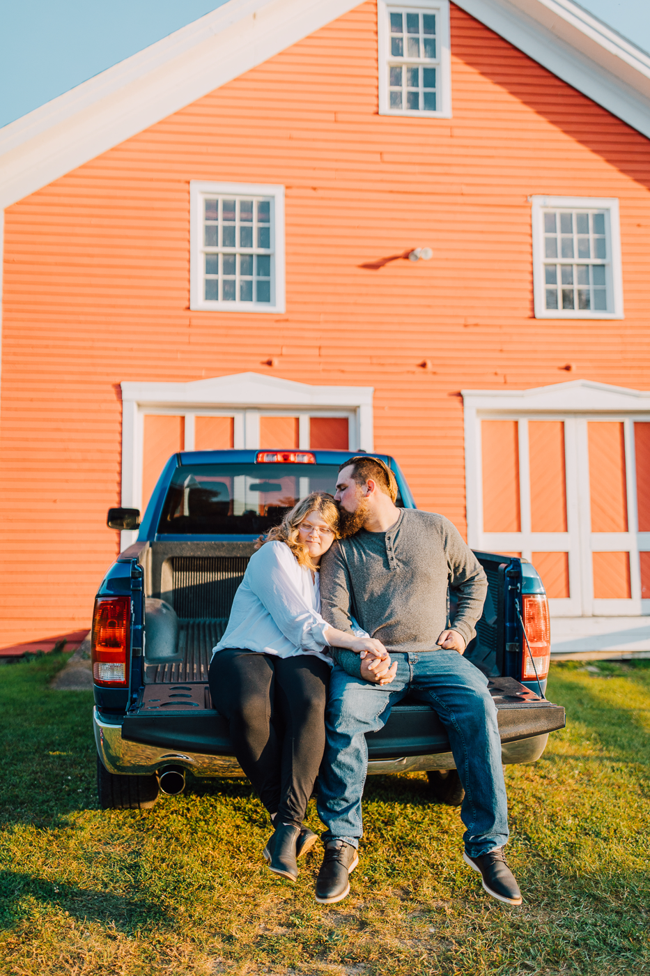 Kate + Corey’s Cozy Fall Pictures at Fallbrook Lodge — Brittany ...