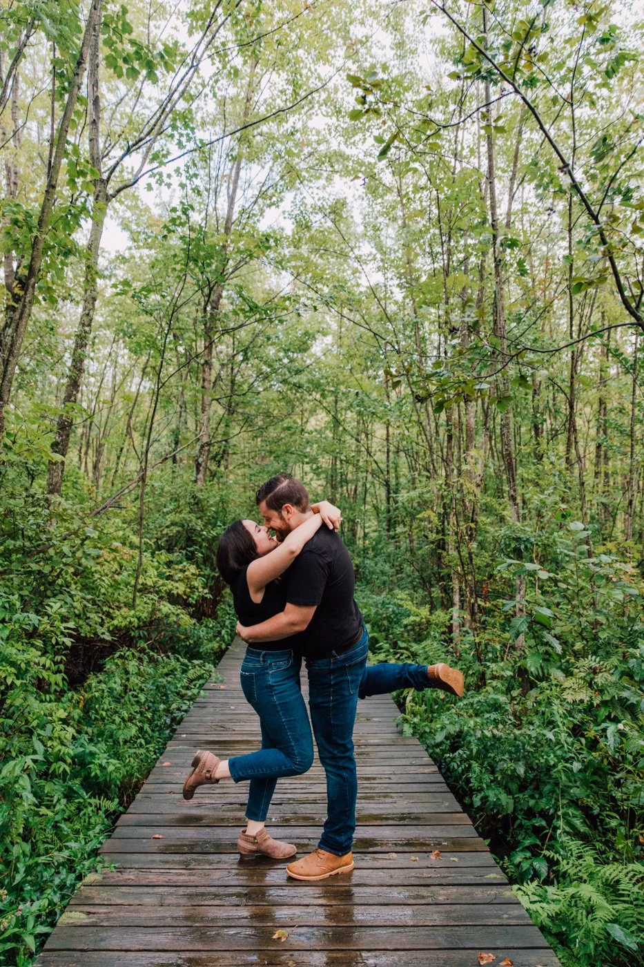 Maggie + Corey’s Rainy Photoshoot at Beaver Lake Nature Center ...