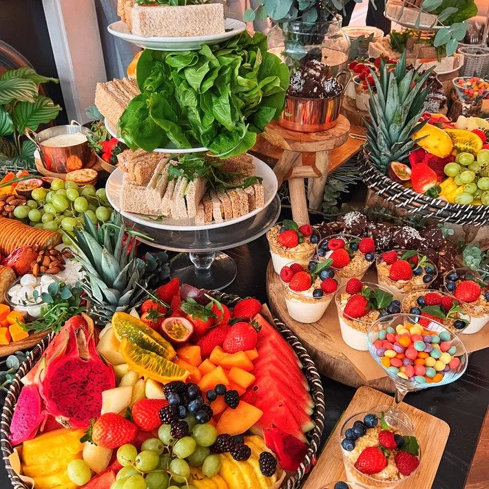 10 Buffet Table Food Display Ideas for Your Wedding