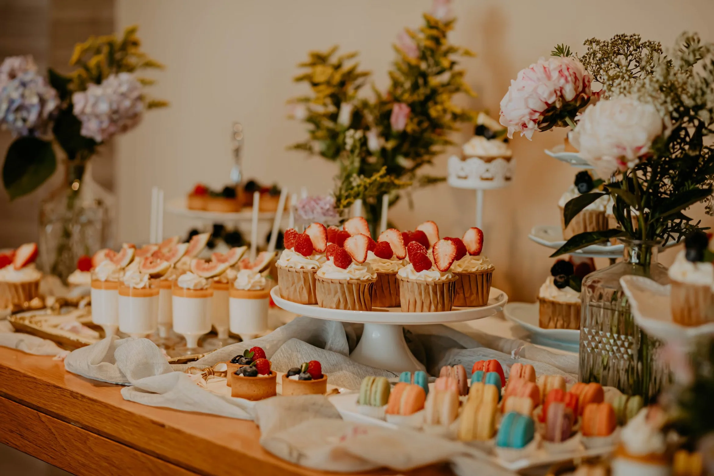 10 Buffet Table Food Display Ideas for Your Wedding