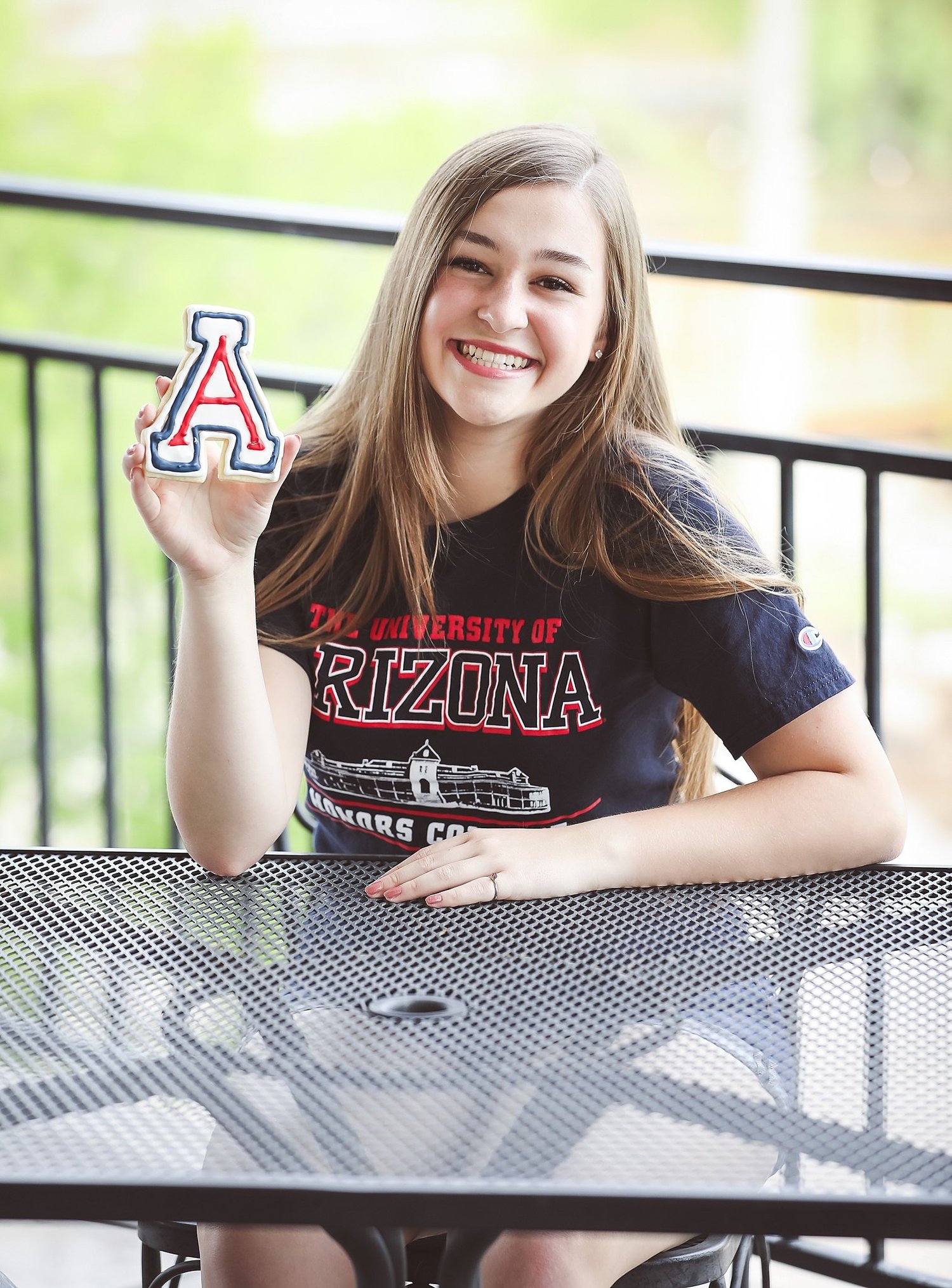 5 Ways to Incorporate your College into your Senior Portraits Session ...