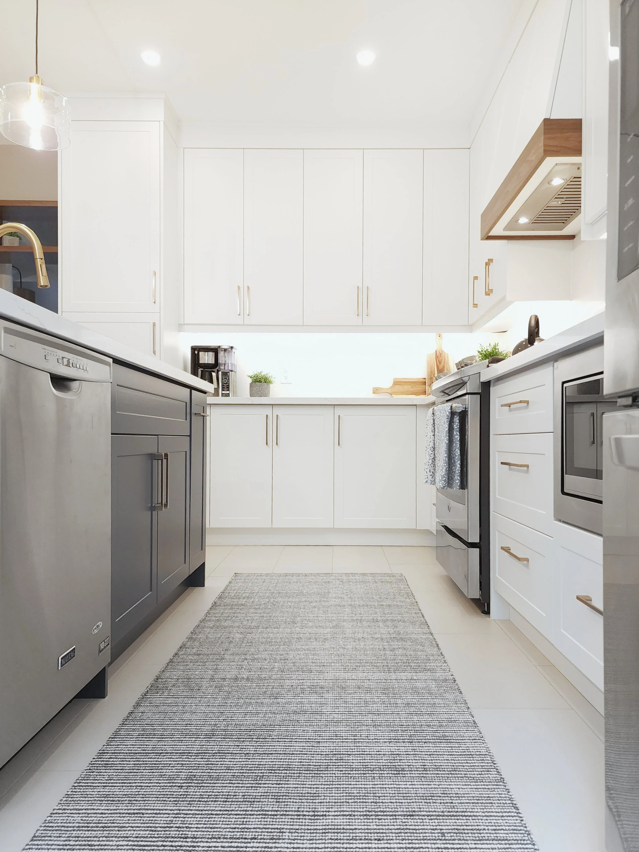 Modern Kitchens — DV Kitchens and Baths