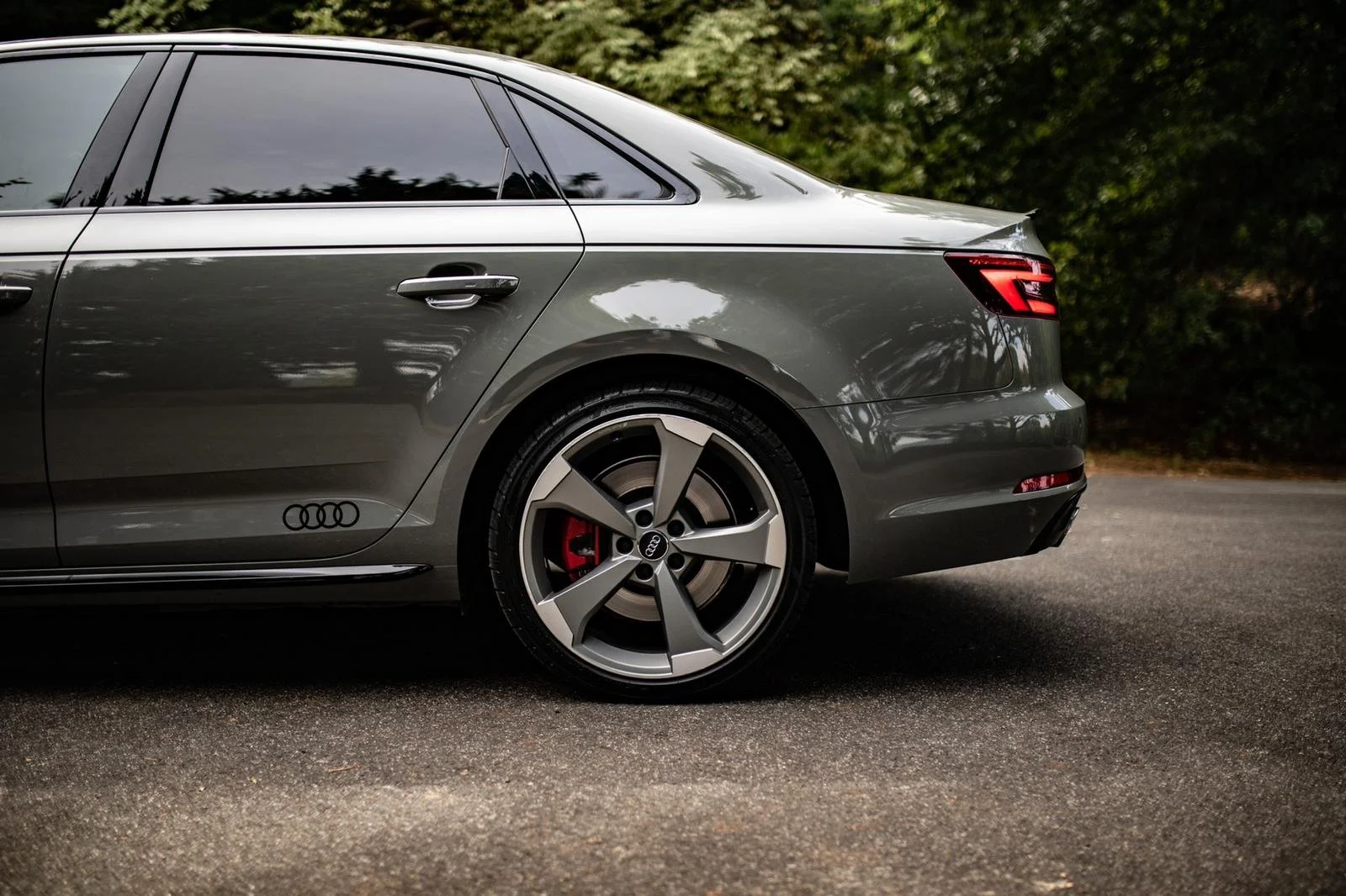 HYPER GLOW DETAILING