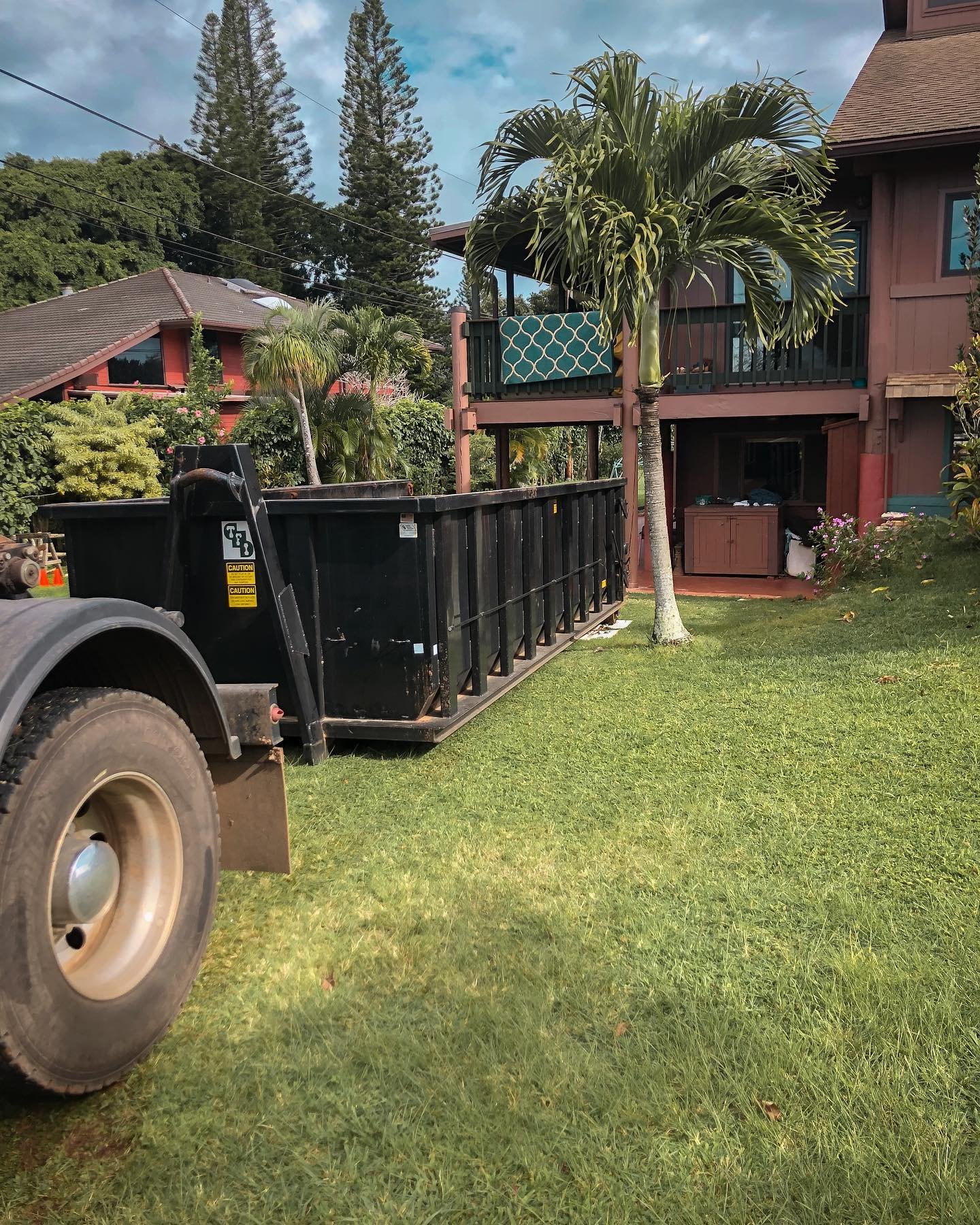 Dumpster Rentals in Oahu | Hauling & Equipment Transport | Honolulu Roll Off Service LLC