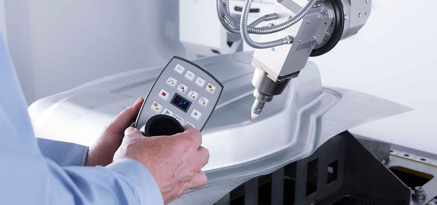 TruLaser Cell 7040 | TRUMPF 3D Laser Cutting & Welding — Maintecx ...