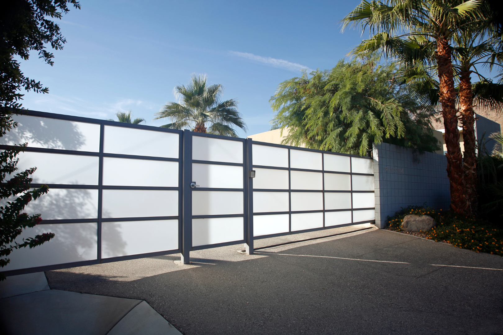 5 Advantages of Installing an Automated Gate at Home