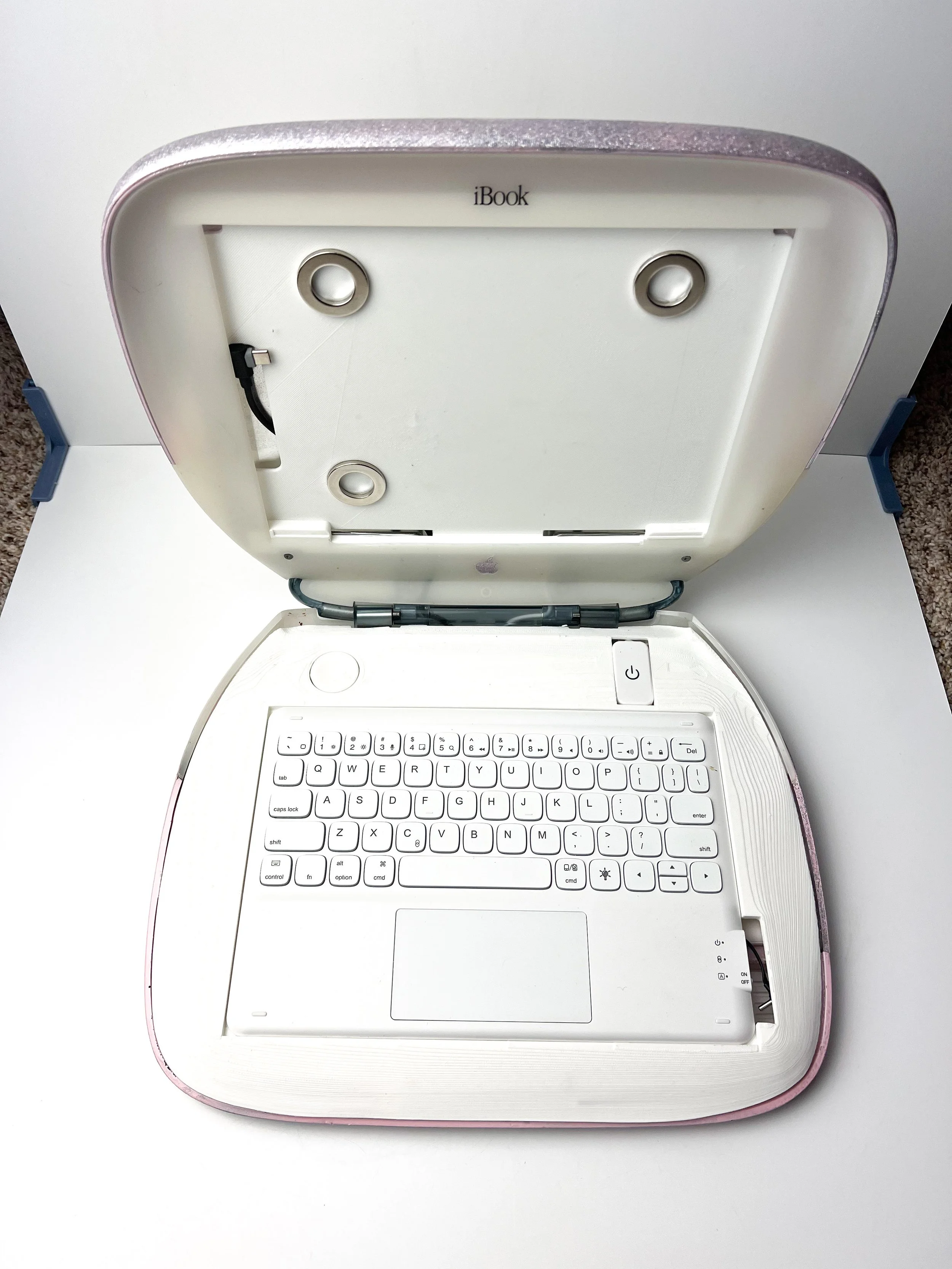 Apple Turnover iBook G3 Clamshell - Case for iPad Pro 11" (1st-4th Gen ...