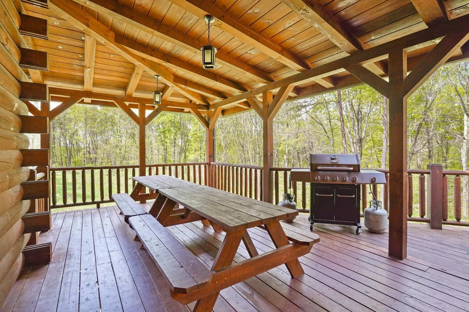 River Rock Lodge — Liberty Log Lodging | Hocking Hills