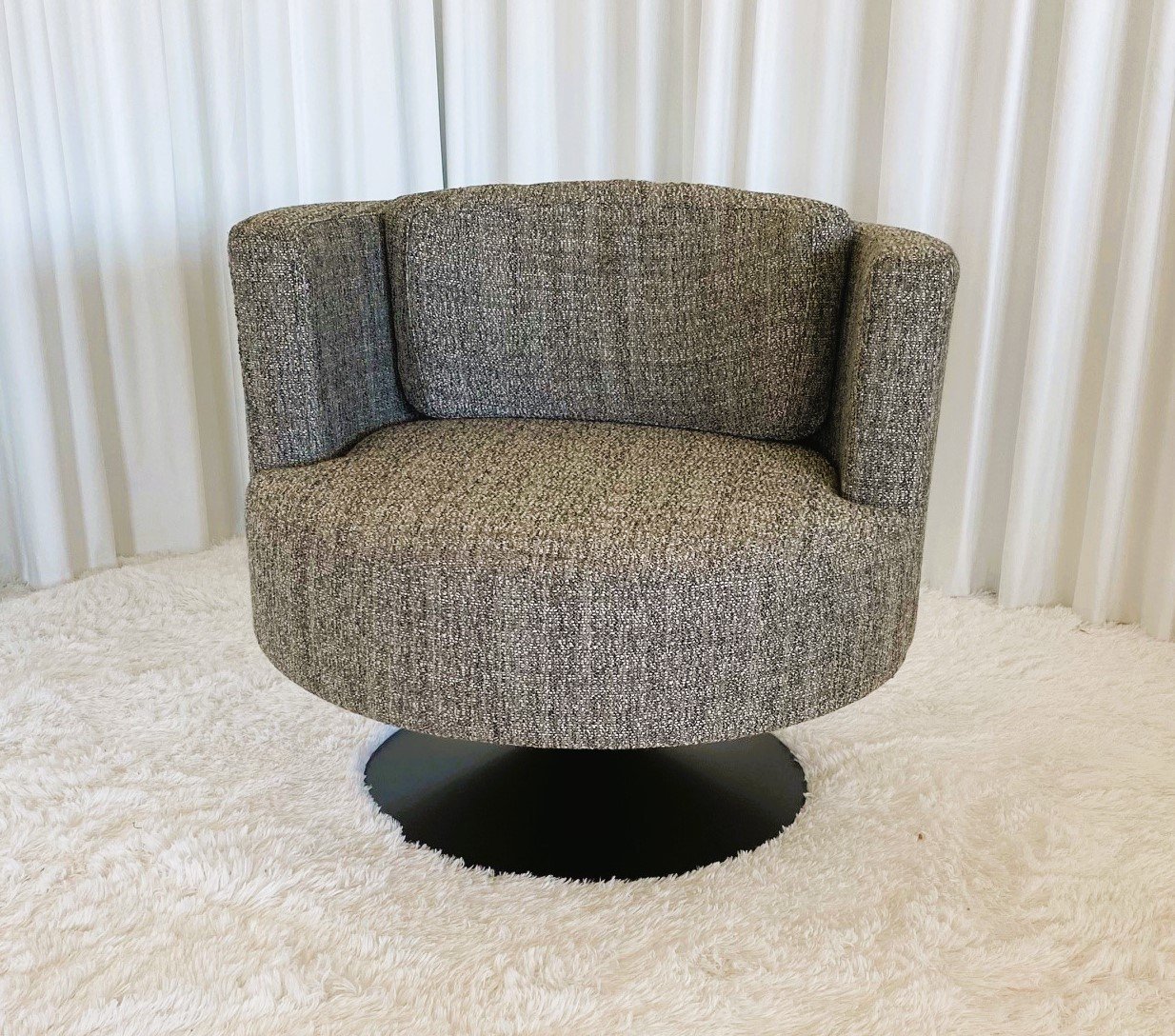 Pluto Swivel Chair — Modern Chair