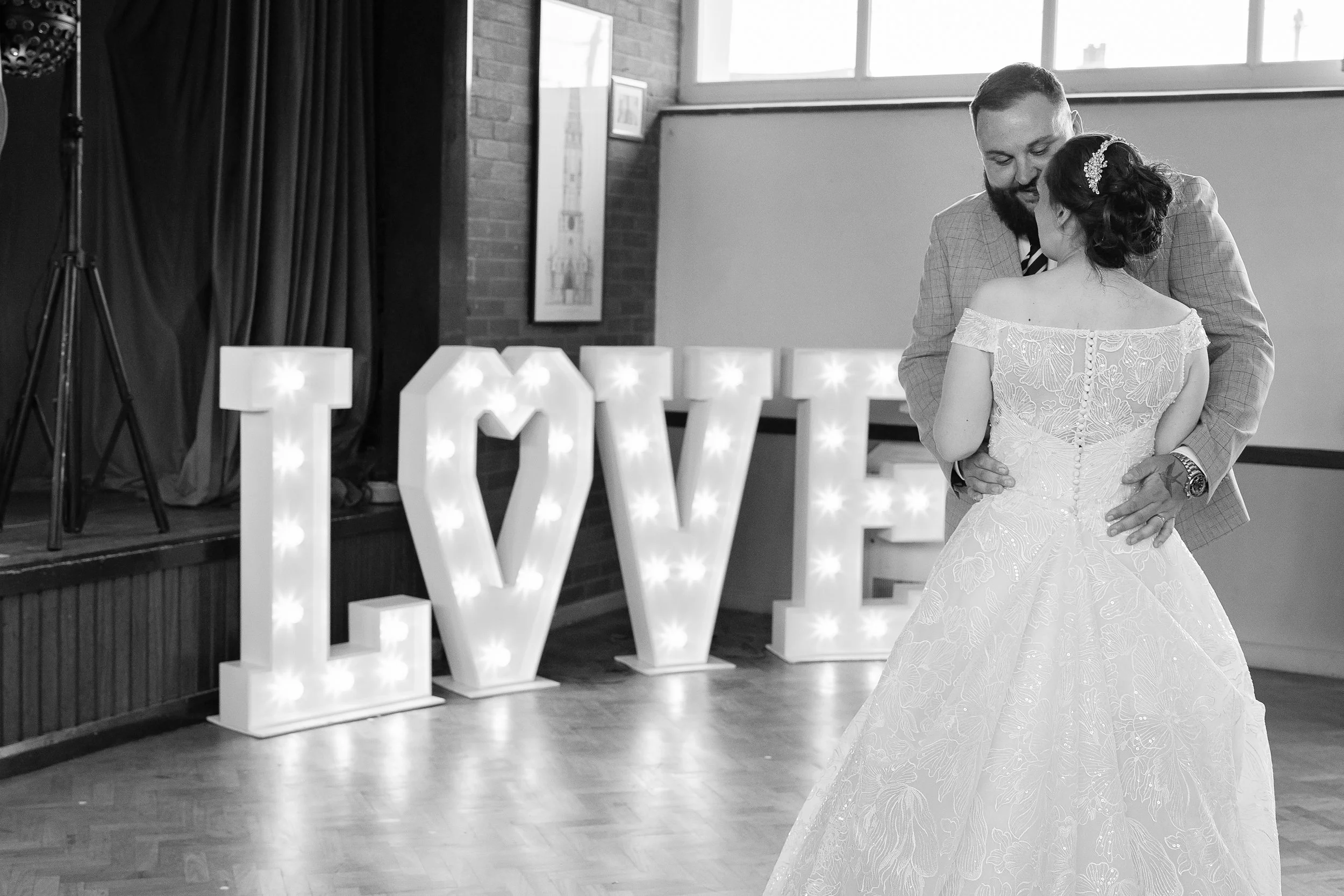 Natural wedding photography for modern chilled out couples in Lincolnshire