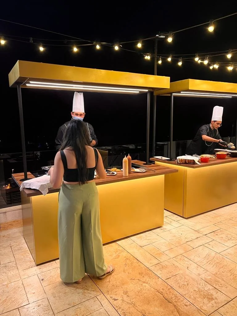 Maximus Hotel-Mobile Catering Station — AVINOX