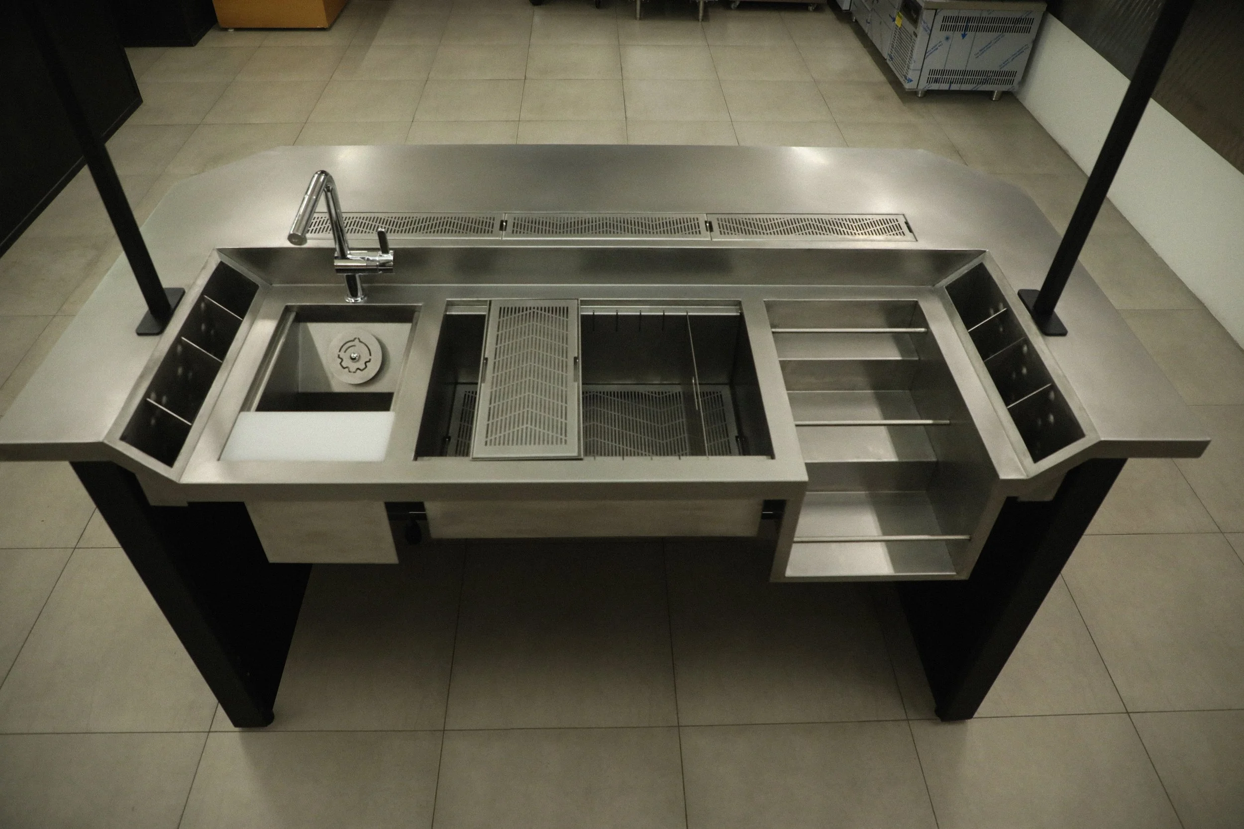 Stardust-Mobile Catering Station — AVINOX