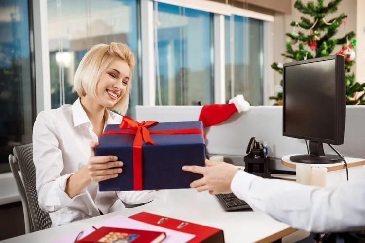 Corporate Gifts: The Power of Personalization and Thoughtful Giving