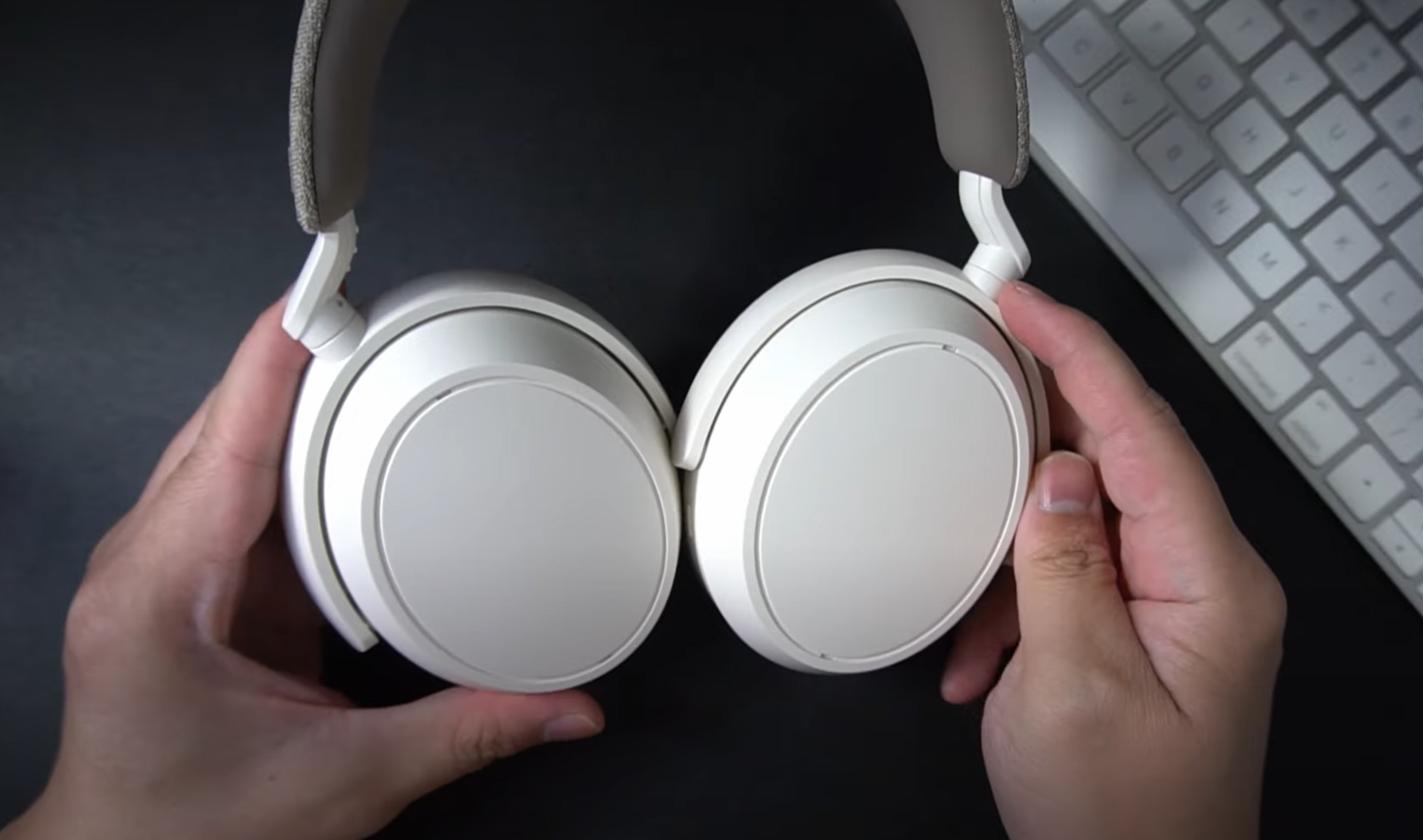 Sennheiser Momentum 4 Wireless vs Sony WH-1000XM4 vs Sony WH-1000XM5 (Review) — Aaron x Loud and ...