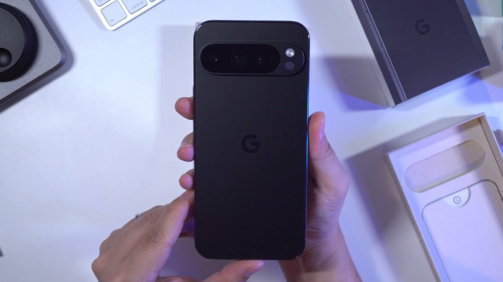 Pixel 9 Pro XL Review - Don't be fooled by gimmicks... 😑 (With Sound ...