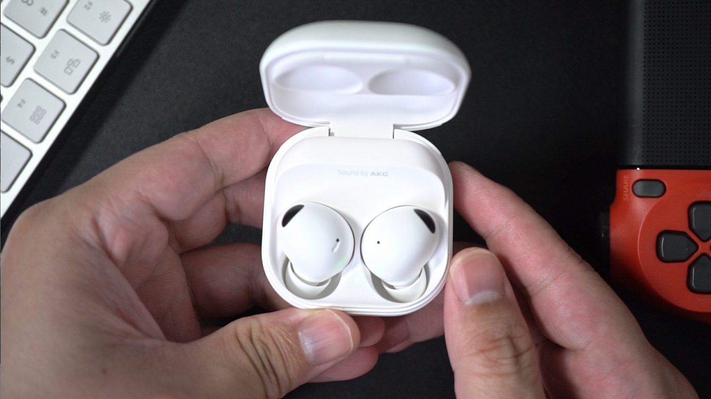 Comparison: Samsung Galaxy Buds 2 Pro vs Buds 2 vs Buds Pro — Aaron x ...