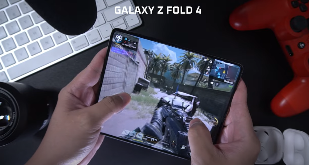The Galaxy Z Flip 4 is BETTER than the Fold 4. Here's Why. — Aaron x ...