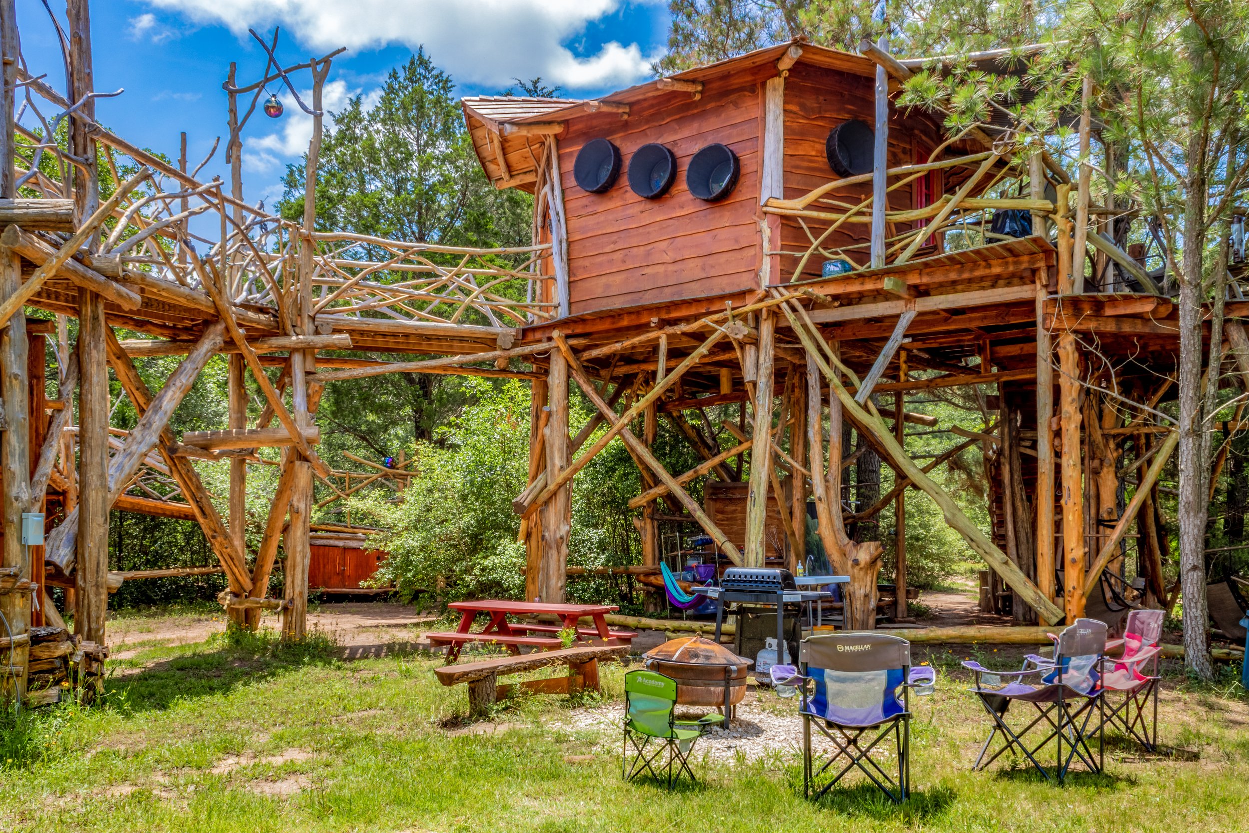 The Hobbit's Nest Treehouse — The Lost Pines Shire