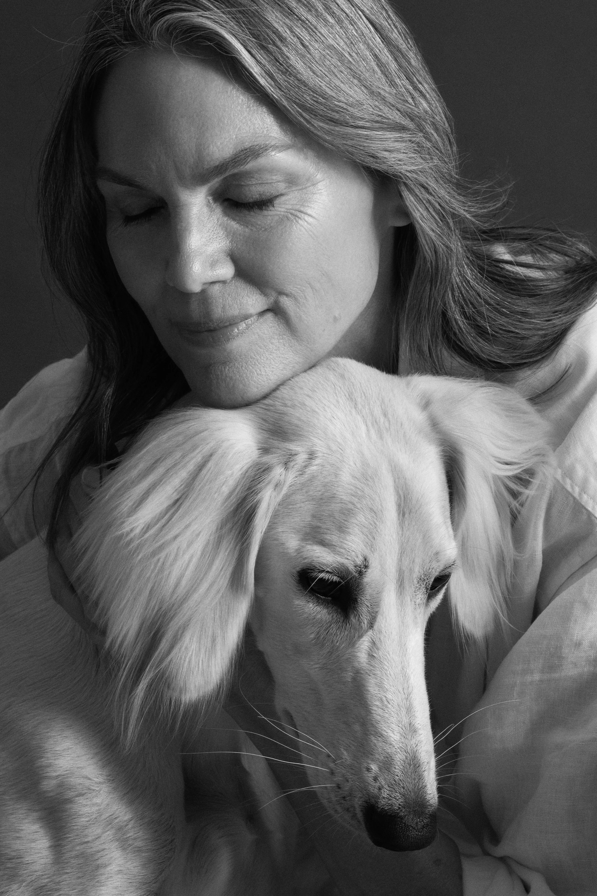 Sande Sainte-Marie, modeling on planet earth.