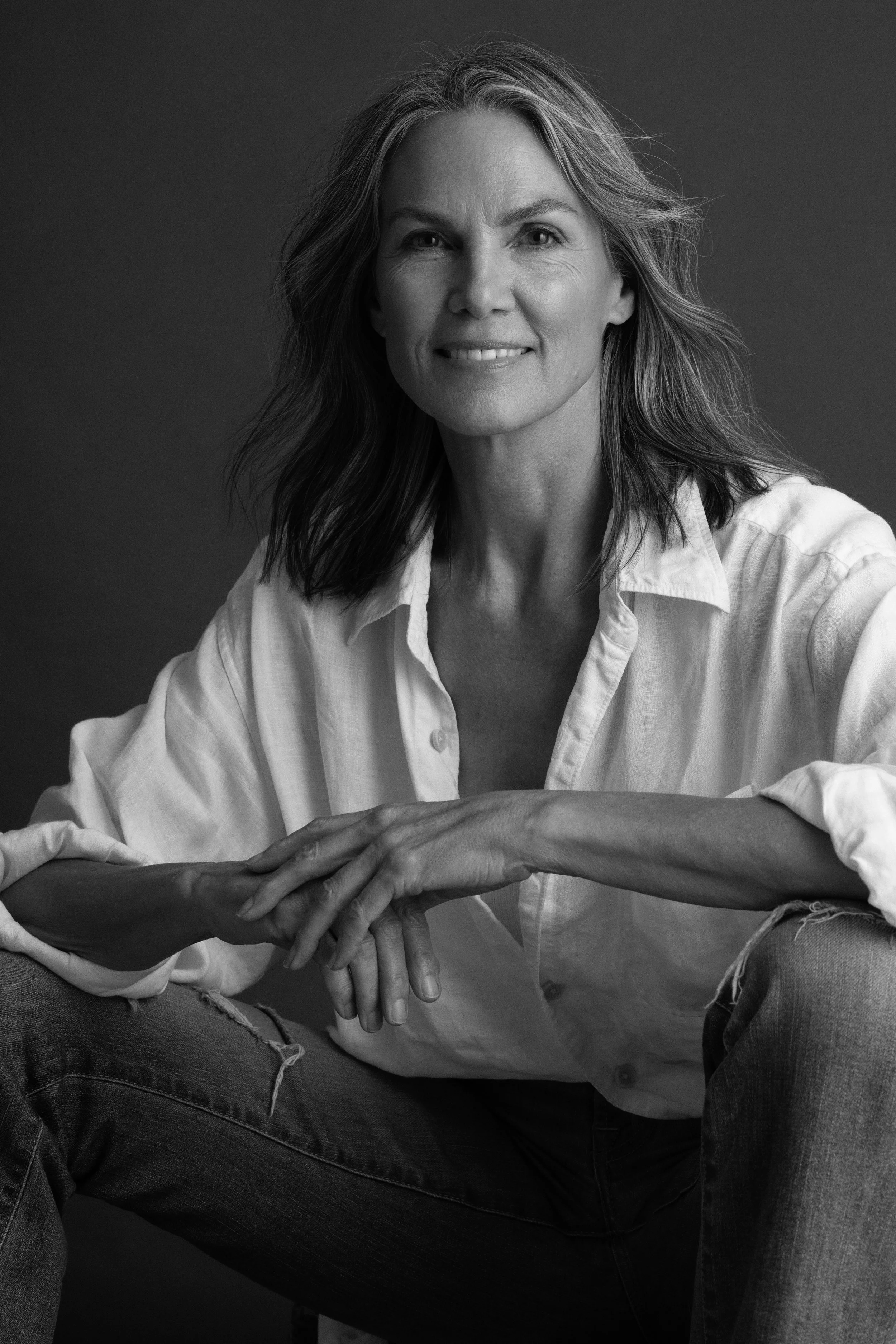 Sande Sainte-Marie, modeling on planet earth.